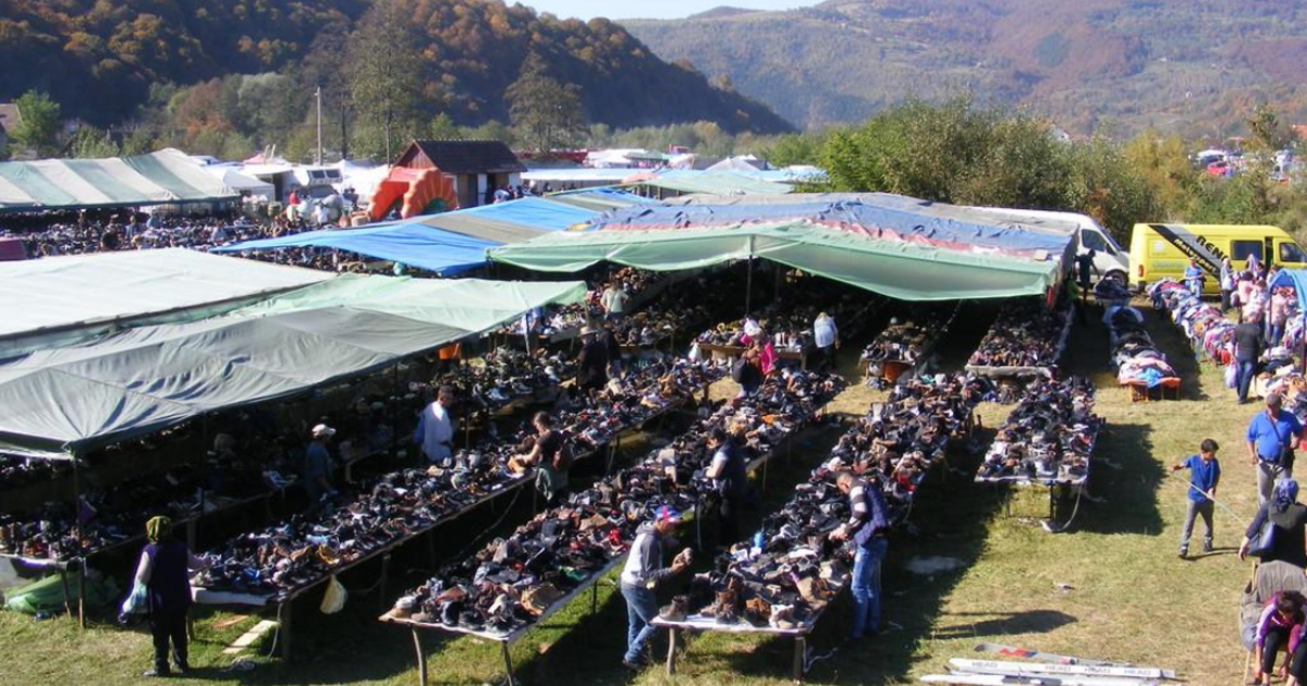 A început Târgul de la Negreni - cea mai mare piață de vechituri din ...