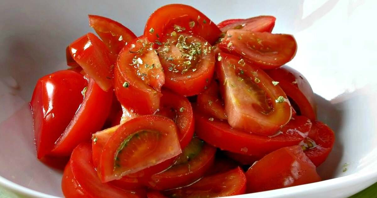 Salata de roșii românească este felul de mâncare european de vară cu ...