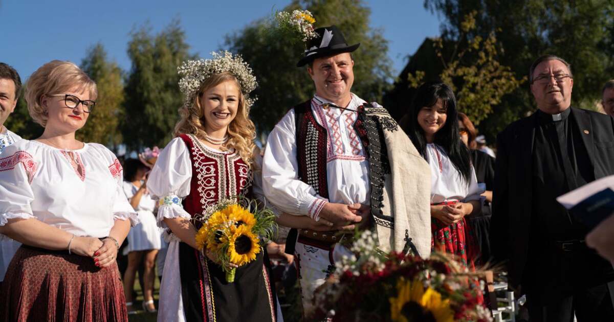 Deputatul Adrian Merka s-a căsătorit civil în stil tradițional slovac ...