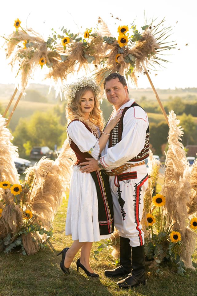 Deputatul Adrian Merka s-a căsătorit civil în stil tradițional slovac ...