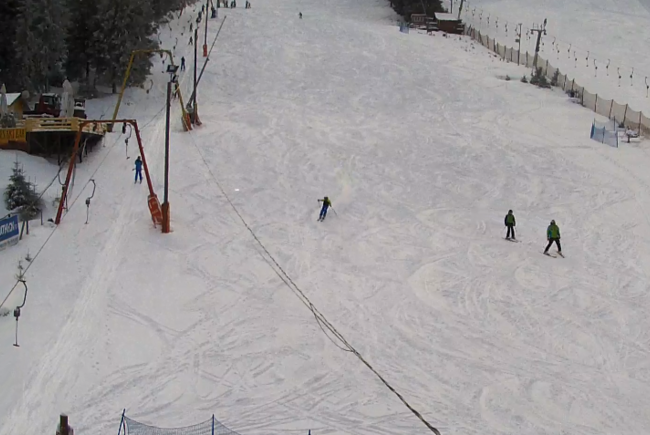 România are 218 pârtii de schi care însumează 189 km, cât o singură ...