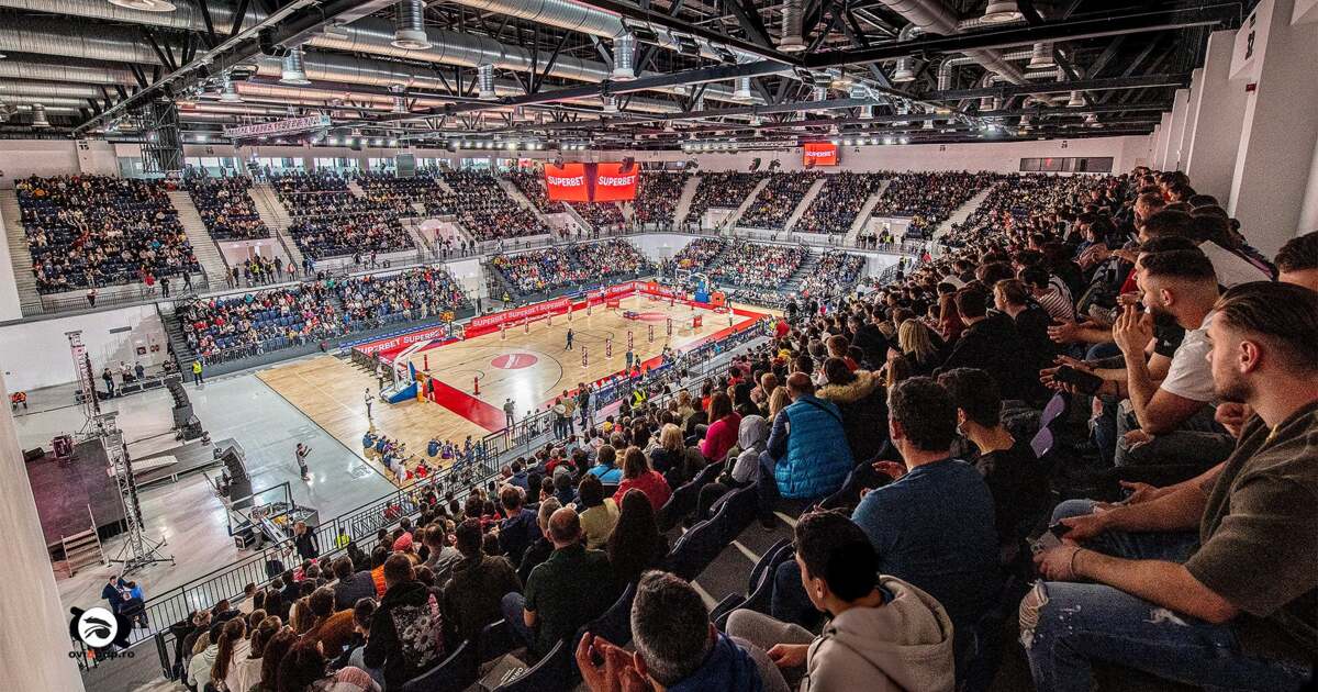 Părerile orădenilor despre Arena Oradea: Scări înguste, sonorizare ...