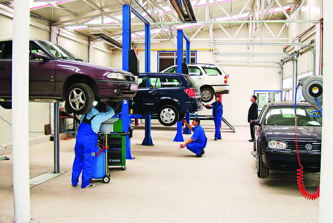 Cele mai căutate joburi din această vară. Lipsă mare de mecanici auto ...