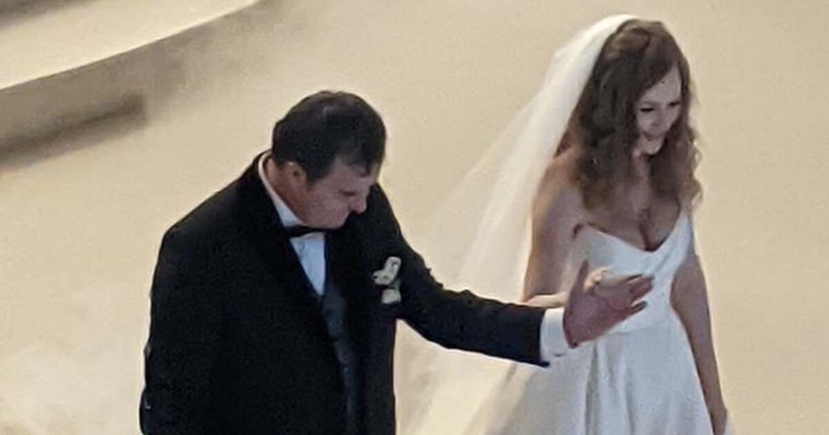 Deputatul Adrian Merka a făcut nunta. La eveniment i-a cântat și ...