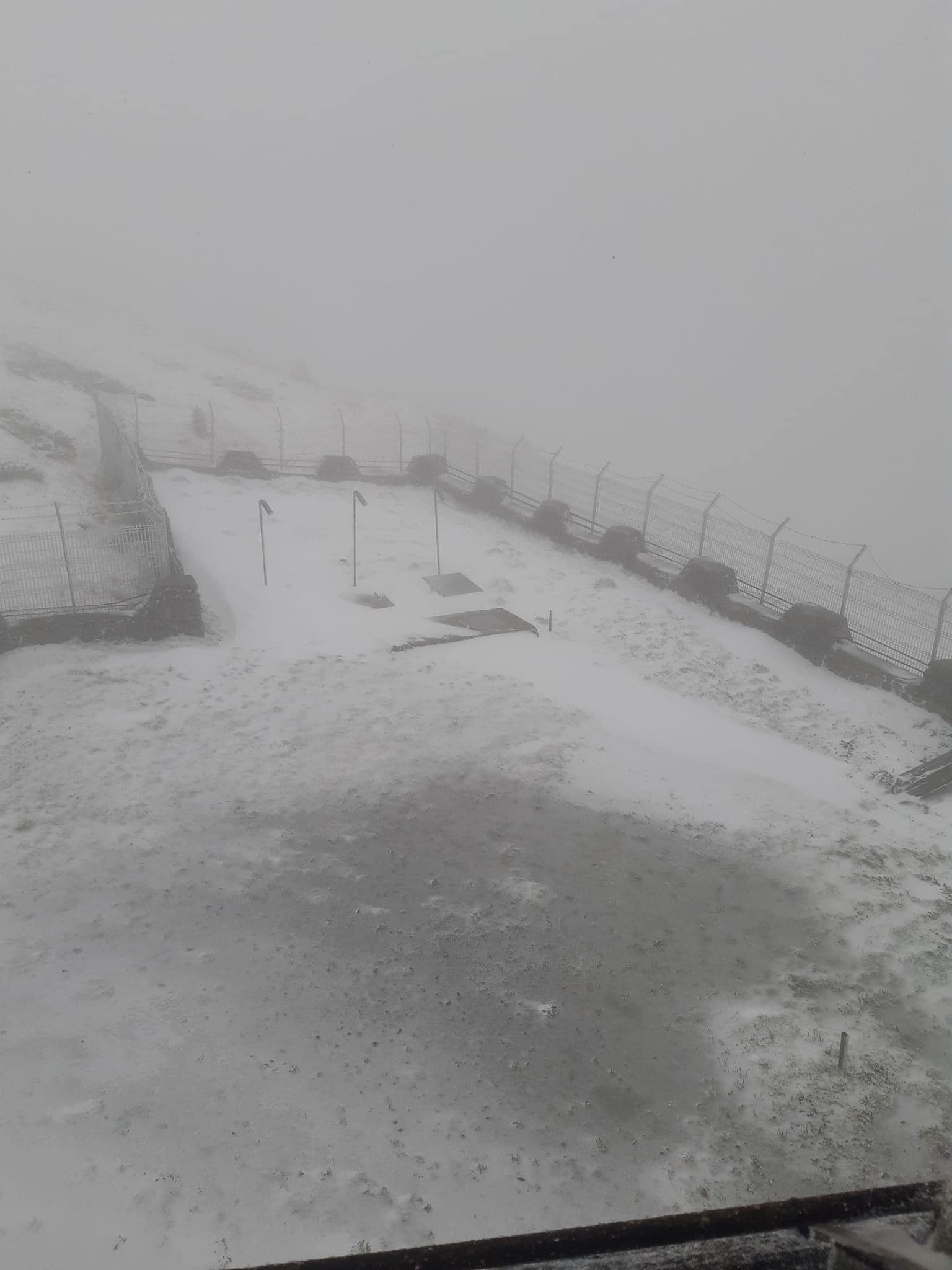 Prima zăpadă din acest sezon s-a așternut pe Vârful Bihor - BIHON