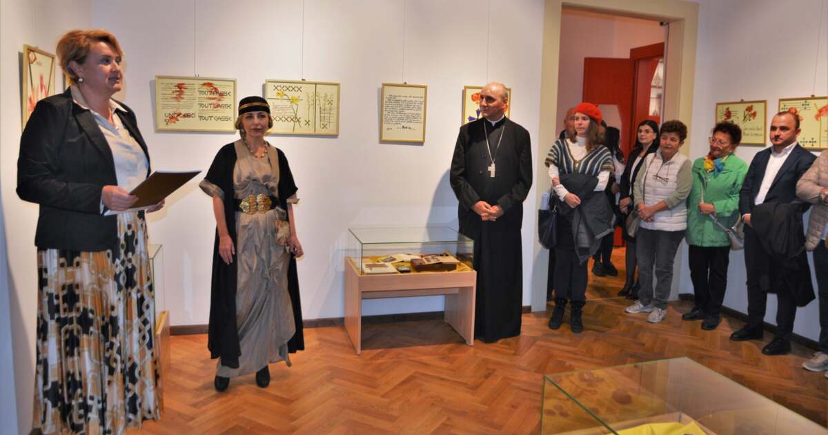 Expoziţia „Regina Maria. Vraja Memoriei”, la Casa Daras-La Roche - BIHON