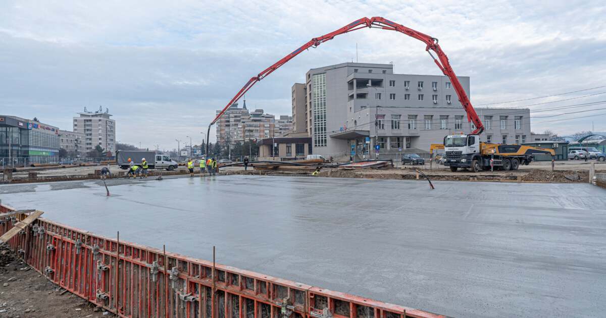 S-a turnat placa de beton peste pasajul din Piața Cetate - BIHON