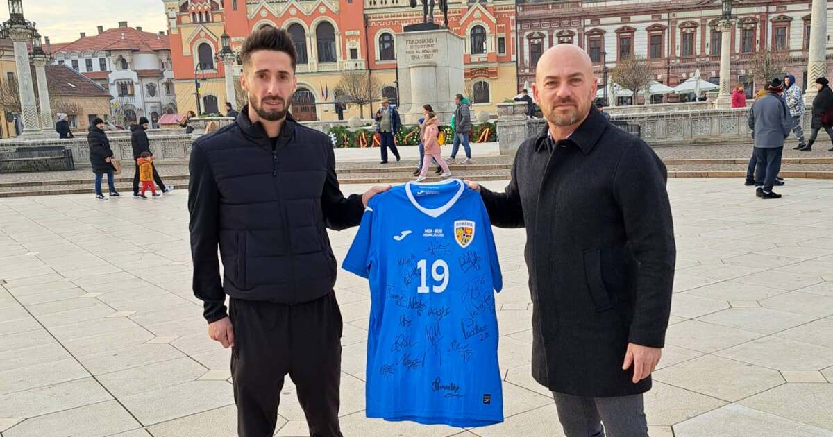 Alături de Lucian Todea! Tricoul lui Paraschiv a fost cumpărat de un ...