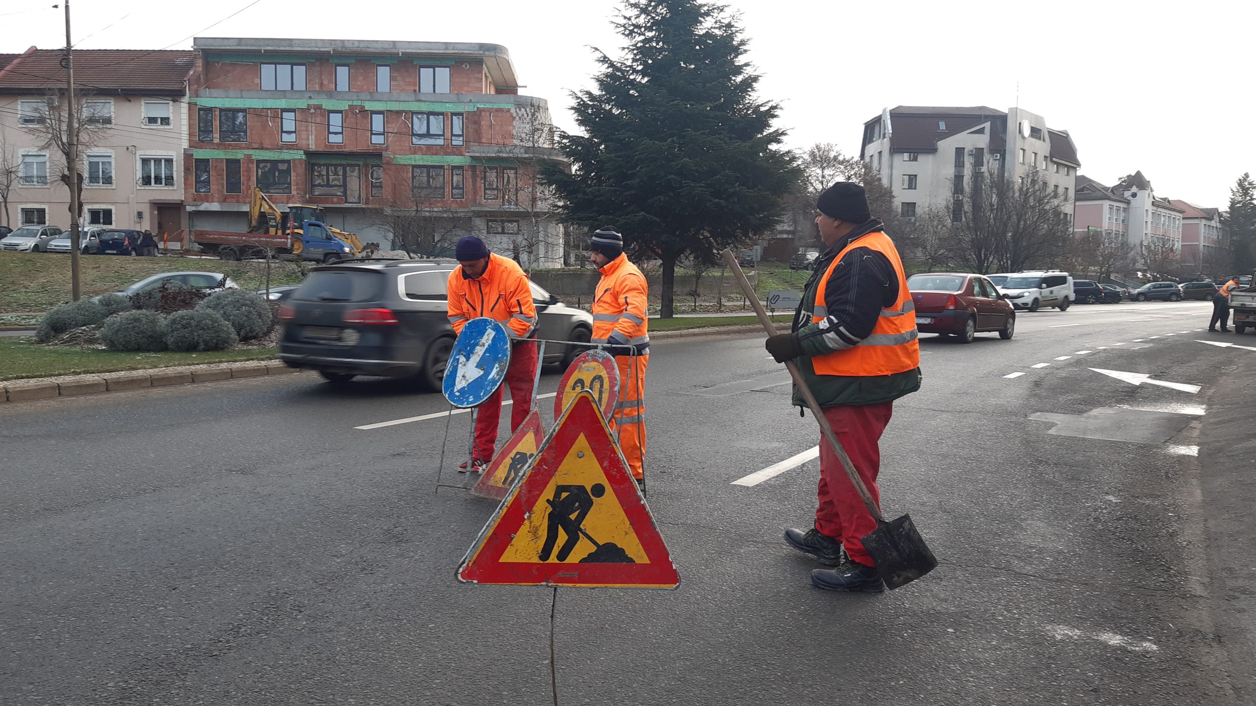 FOTO: Reparații la carosabil pe B-dul Dacia 20.12.2022 - BIHON