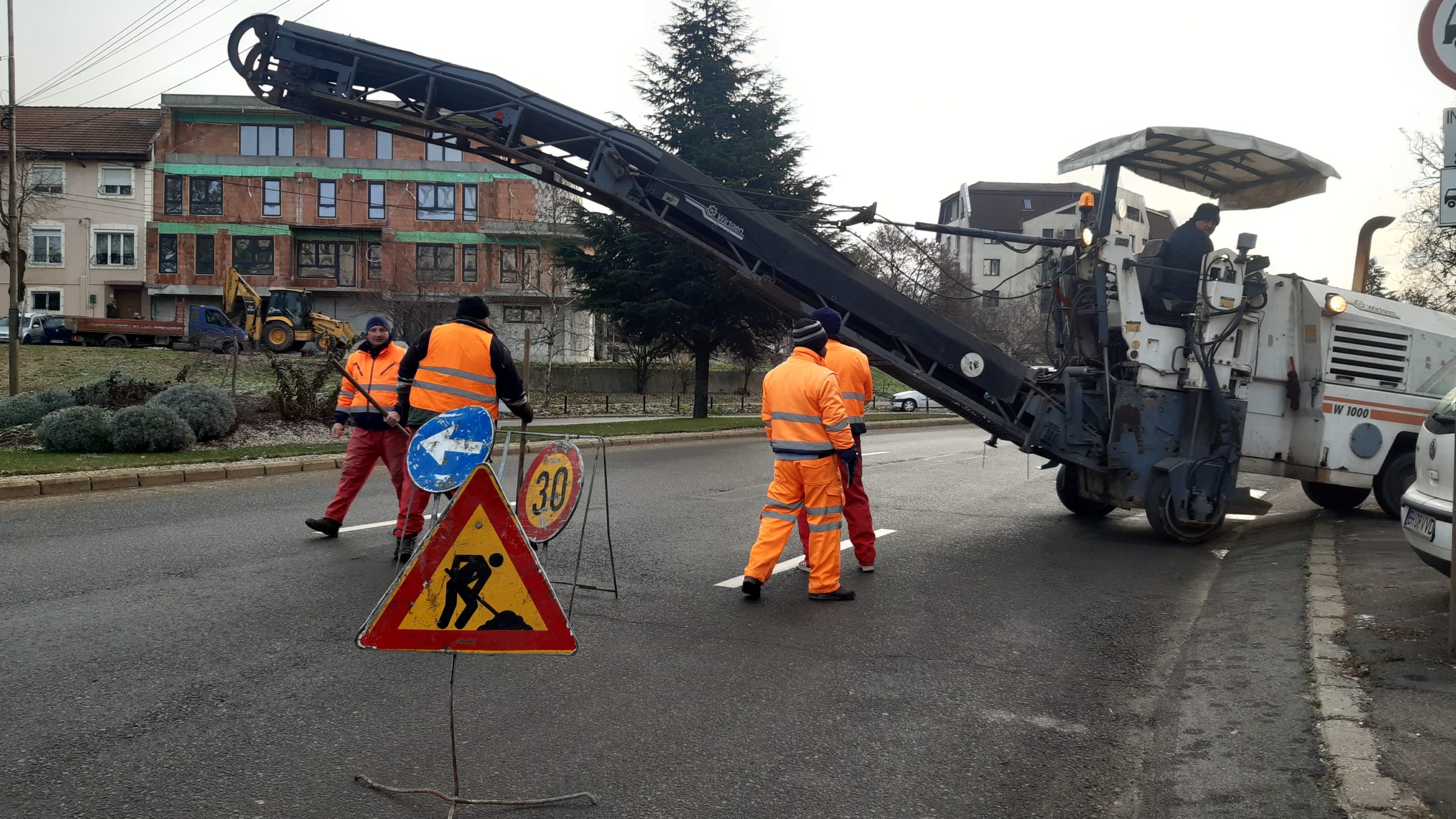 FOTO: Reparații la carosabil pe B-dul Dacia 20.12.2022 - BIHON