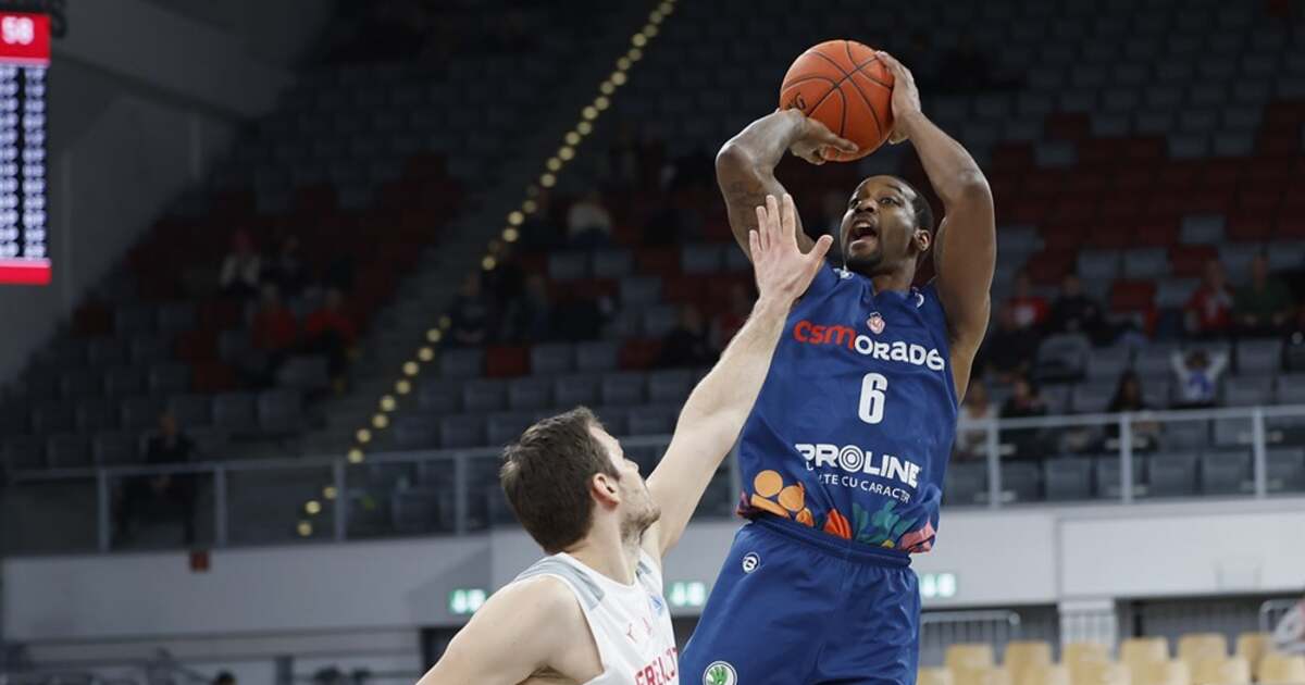 Jucătorul american Justin Carter, de la CSM Oradea, a fost supus unei ...