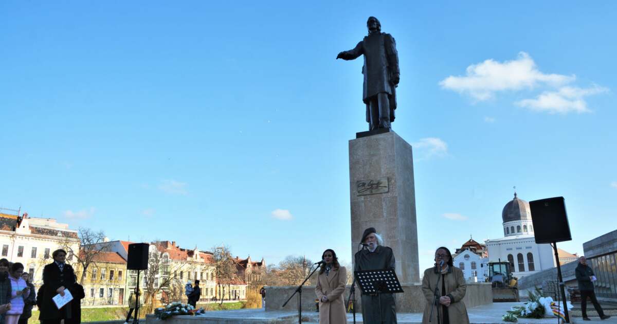 Ziua Culturii Naționale, celebrată la statuia lui Mihai Eminescu din ...