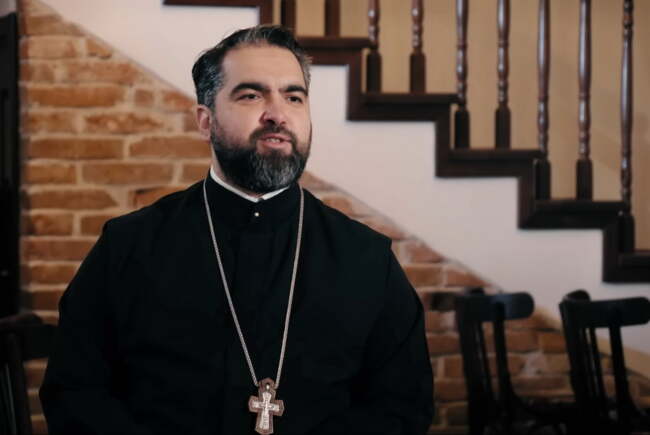 Preotul orădean Ciprian Mega începe filmările la filmul „21 de rubini ...