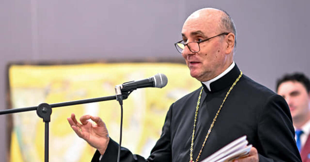 FOTO: PS Episcop Virgil Bercea a primit o diplomă de excelenţă, 02.03. ...