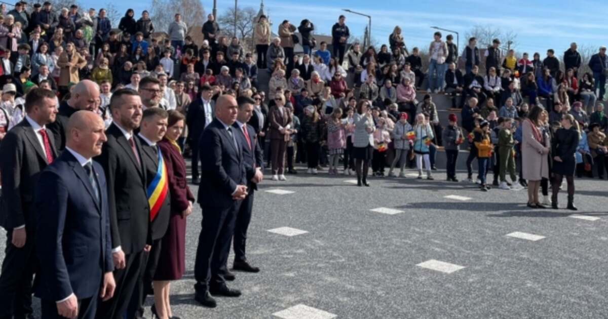 Ilie Bolojan alături de președintele Maia Sandu, la inaugurarea unui ...