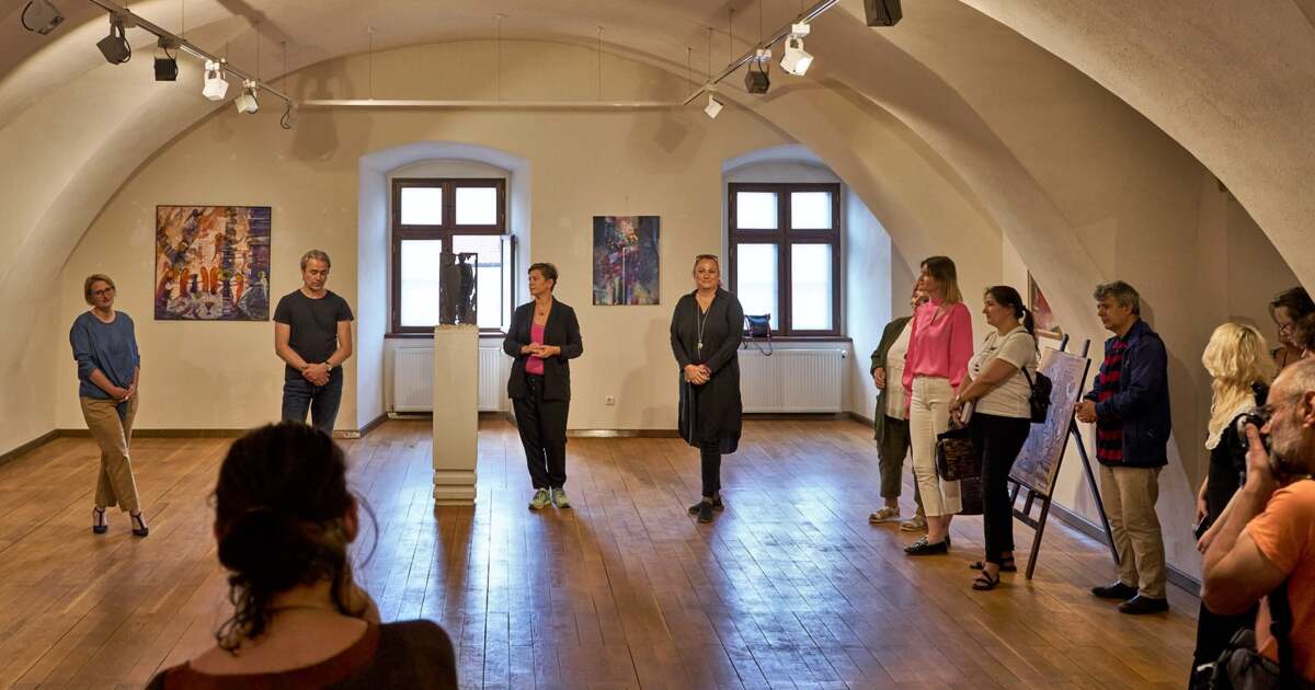 Profesorii de la Arte expun „Imagini în dialog” - BIHON