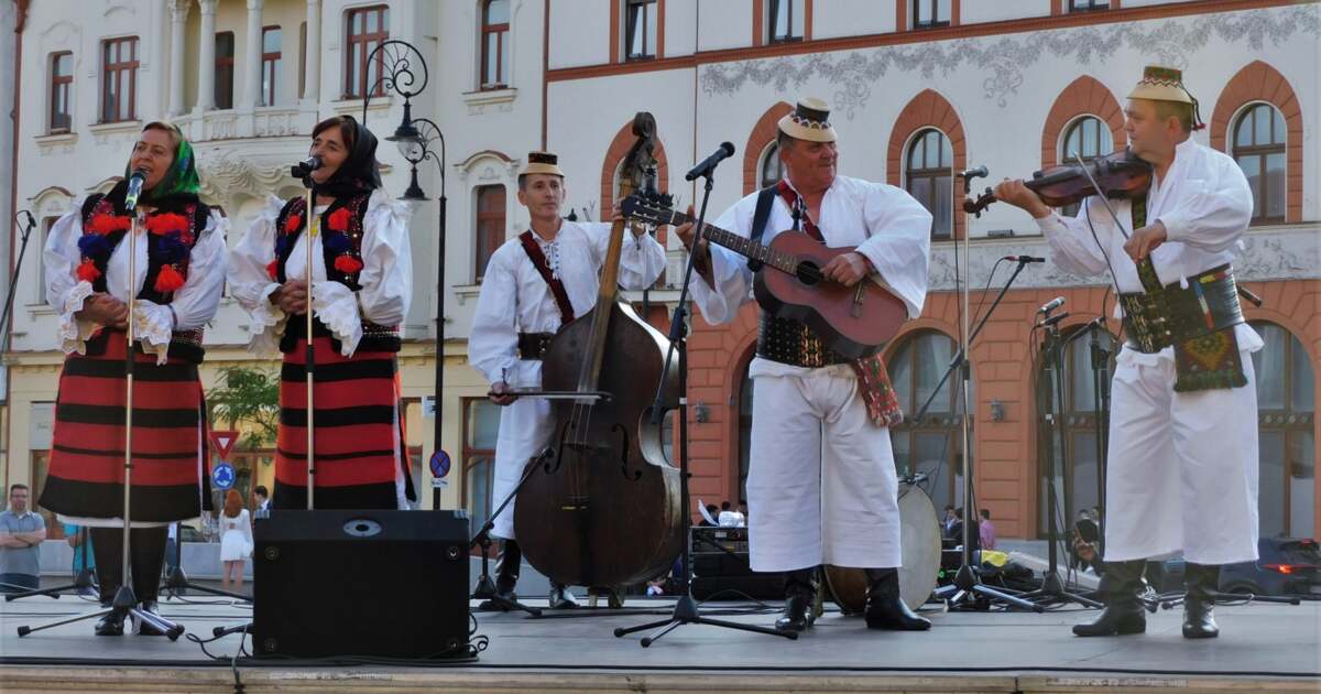 Festivalul Internaţional de Teatru Oradea s-a deschis cu un concert al ...