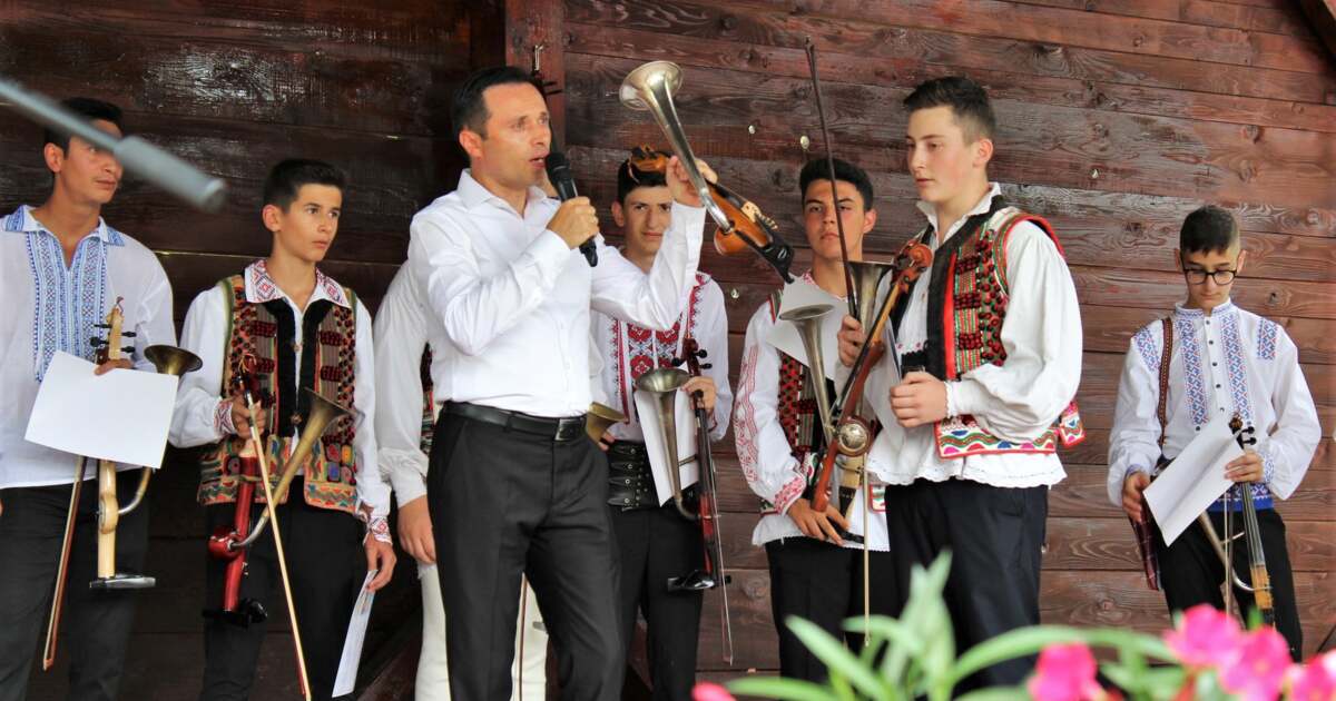 Câştigătorii concursului viorii cu goarnă de la Roşia - BIHON