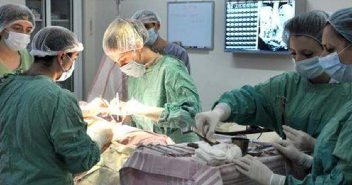 O reușită! Capul unui băiat de 12 ani, „reatașat" de câțiva medici din ...