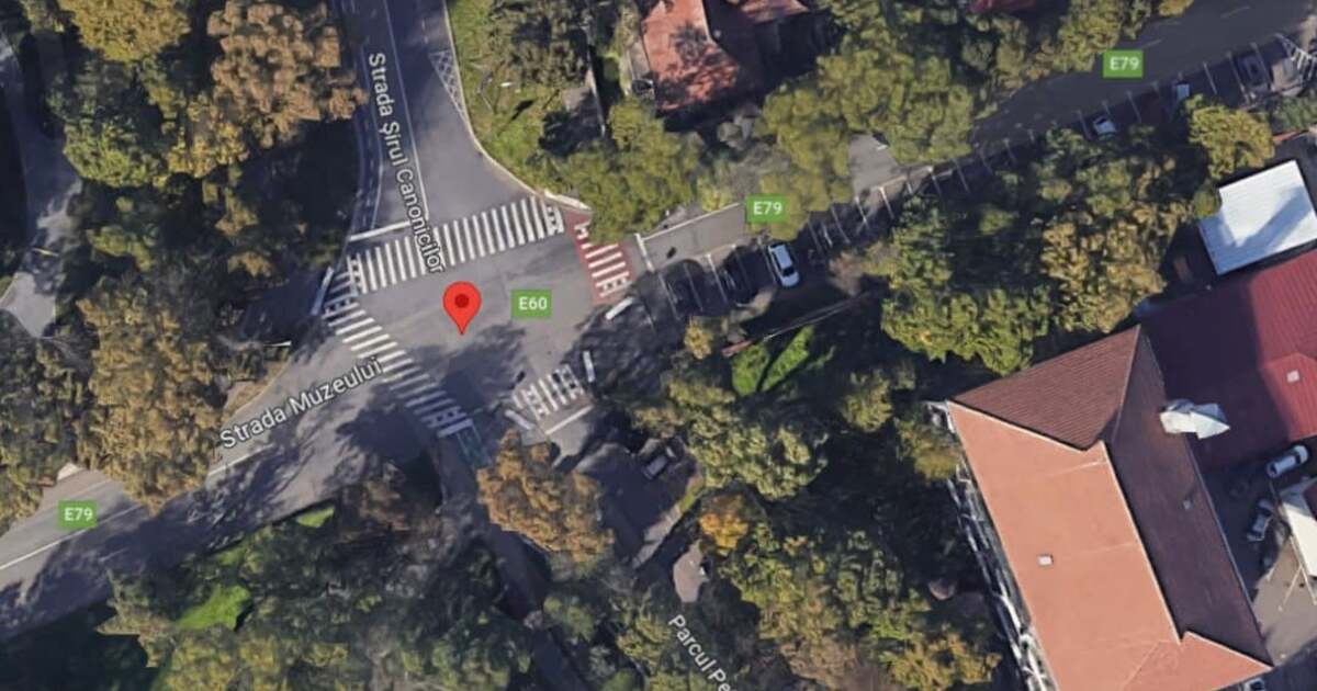 Copil mic, în scaun de bicicletă, accidentat în intersecția de lângă ...