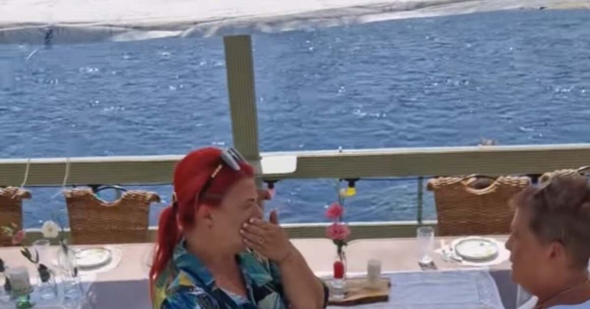 Pontoane pe malul Crișului, pe spațiul public, pentru cei bogați și ...