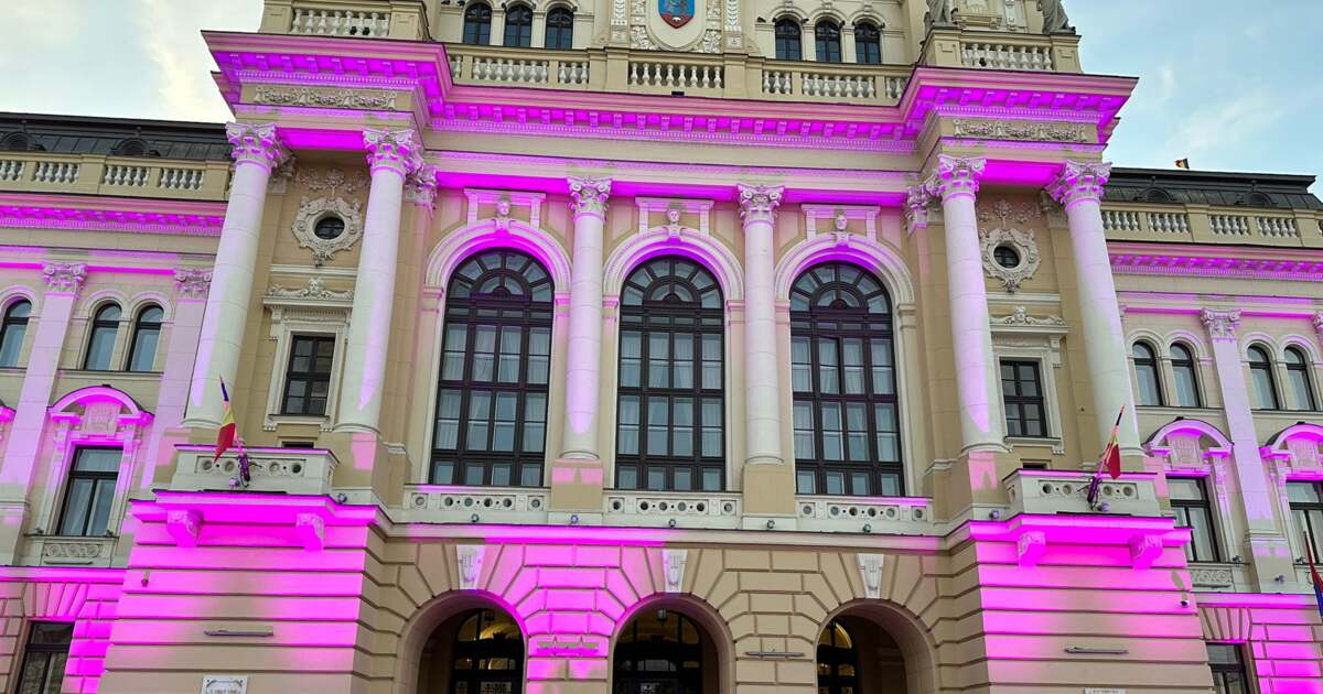 Primăria Oradea a fost luminată în roz cu ocazia Zilei Mondiale de ...