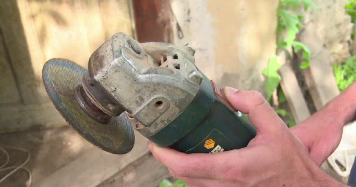 Un bărbat şi-a tăiat venele cu flexul după ce a ajuns la concluzia că are cancer, citind ...