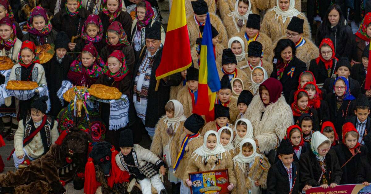 „Asta-i datina străbună!” Sute de copii au colindat orașul și s-au ...