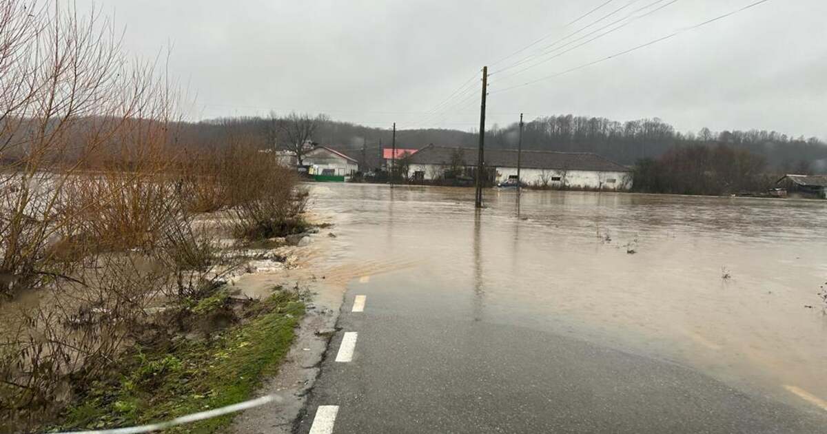 Cod galben de viituri pe râuri din 17 bazine hidrografice, inclusiv din ...