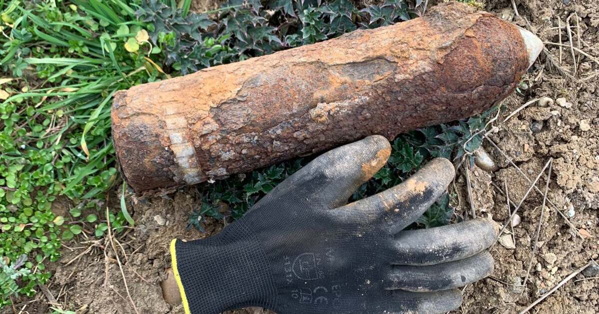 Proiectil exploziv în stare de funcționare, găsit în Cimitirul ...