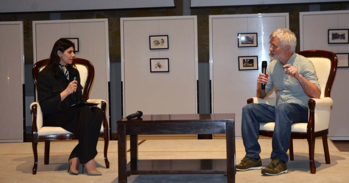 La SmART Stories a fost invitat Dan Munteanu, artistul care a animat videoclipul trupei Holograf ...