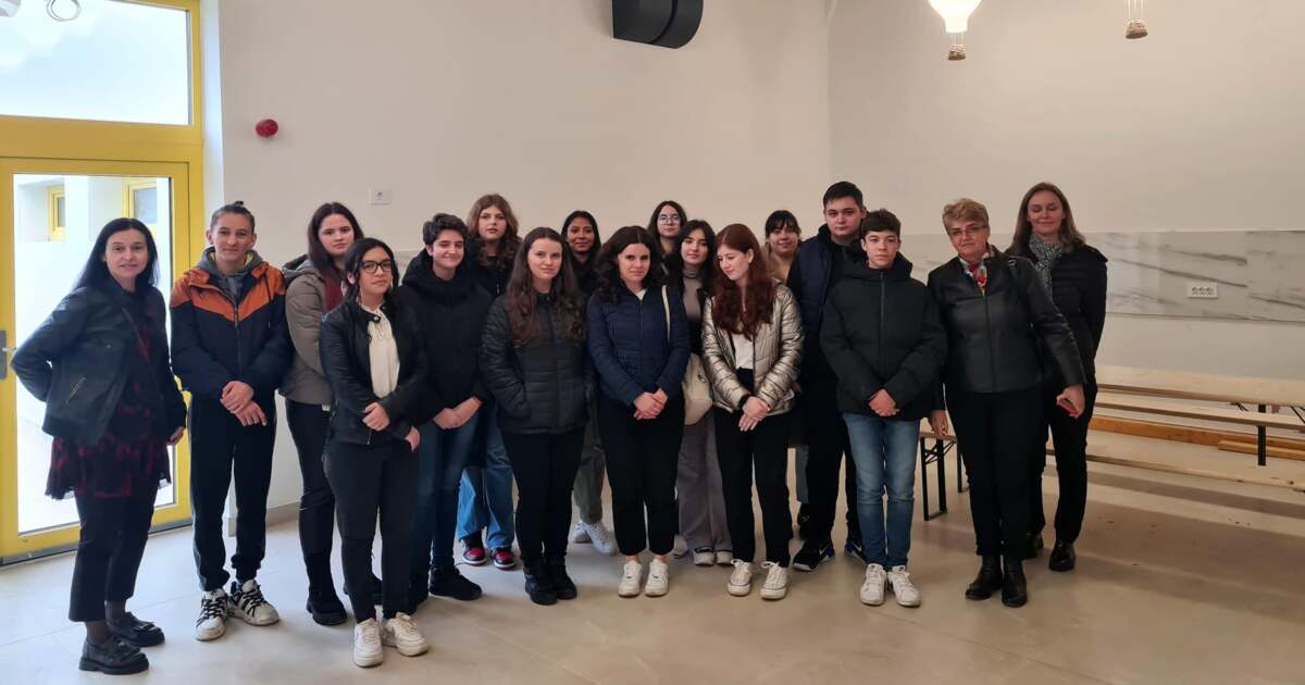 Elevii din Tinca au pus „o cărămidă” la complexul pe care Mihai Neșu în ...