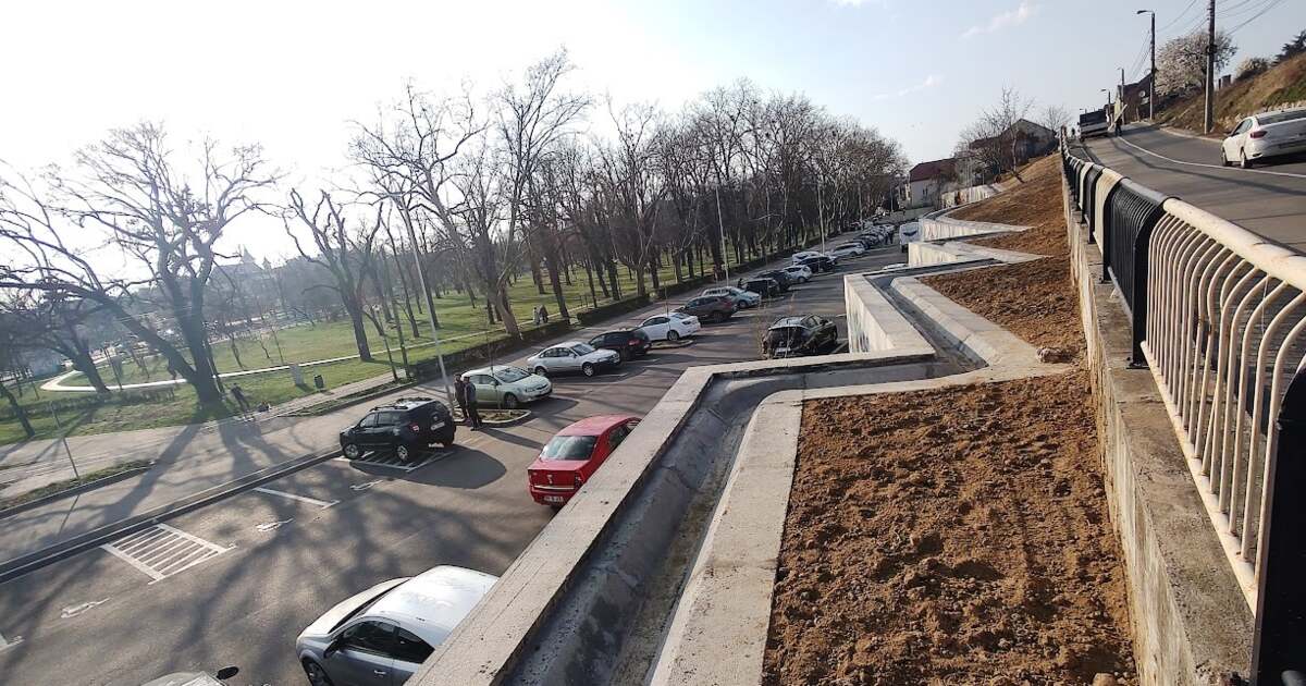 S-a amenajat taluzul aflat deasupra parcării de lângă Parcul I.C ...
