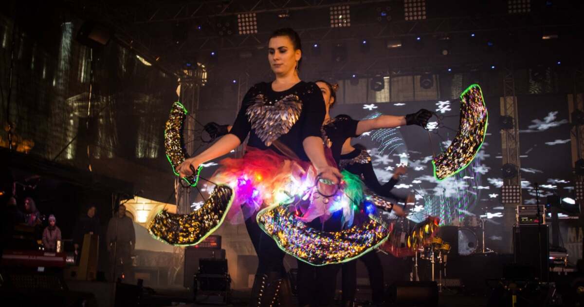 Laura Ciobanu: „Pentru mine, jonglatul cu foc e o artă și o terapie ...