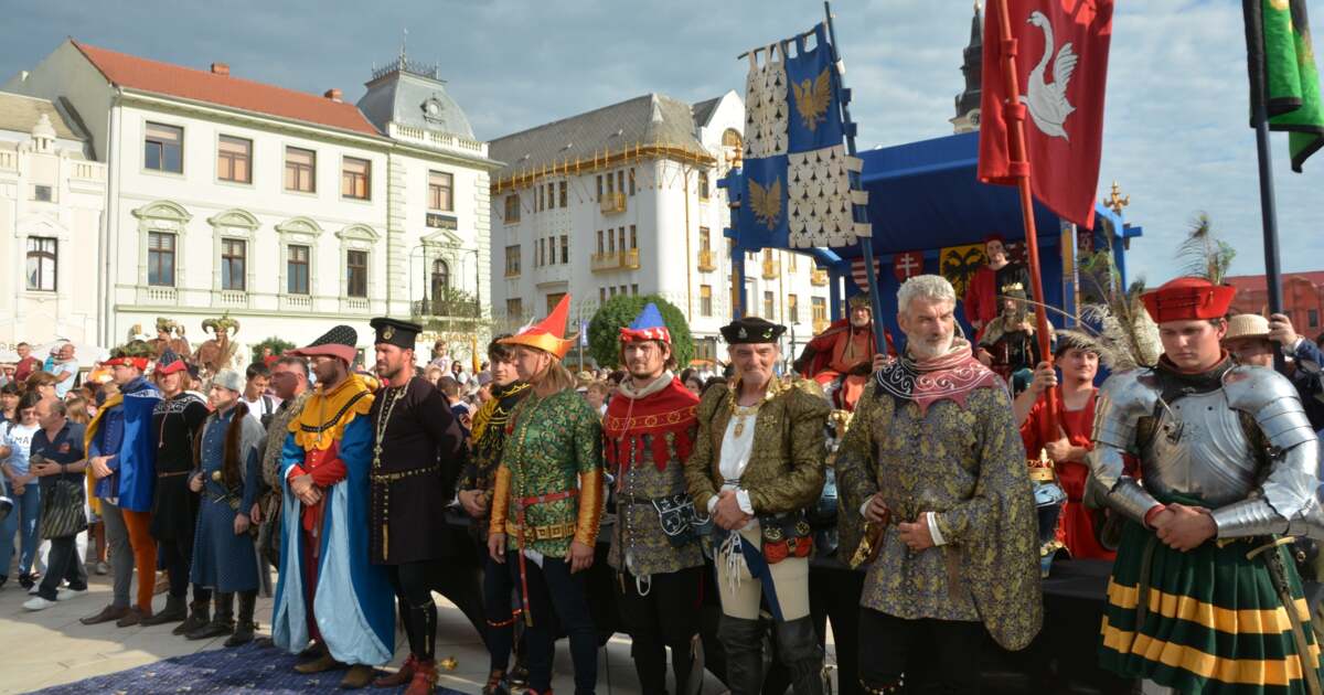 Deschiderea festivă a Festivalului Medieval Oradea în Piaţa Unirii ...