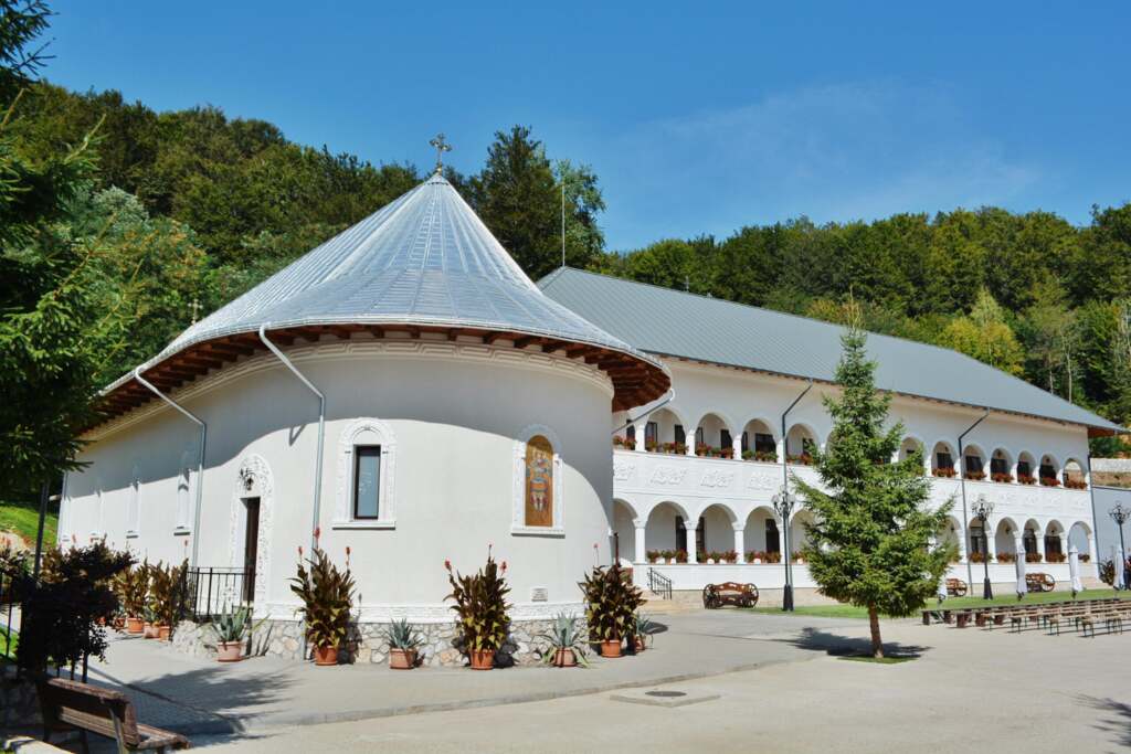 MĂNĂSTIREA IZBUC „SFÂNTA MARIA MICĂ" 8 SEPTEMBRIE 2024 „Nașterea Ta ...