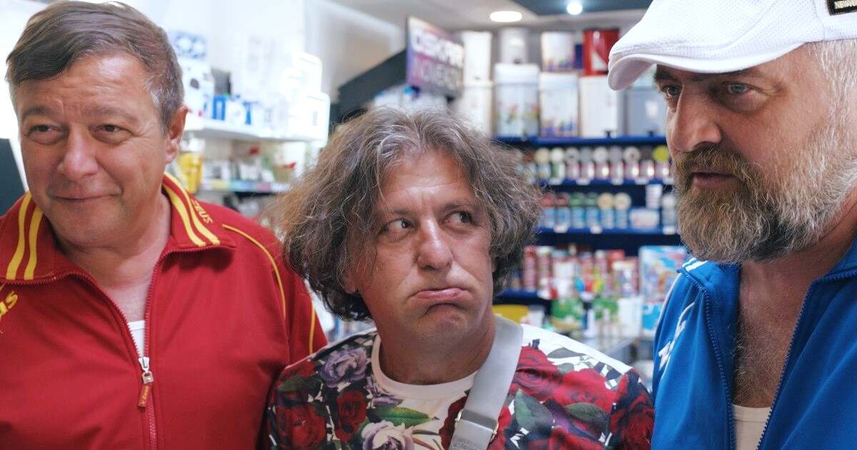 La filmările pentru Transilvanian Ninja, Silviu Prigoană i se adresa ...