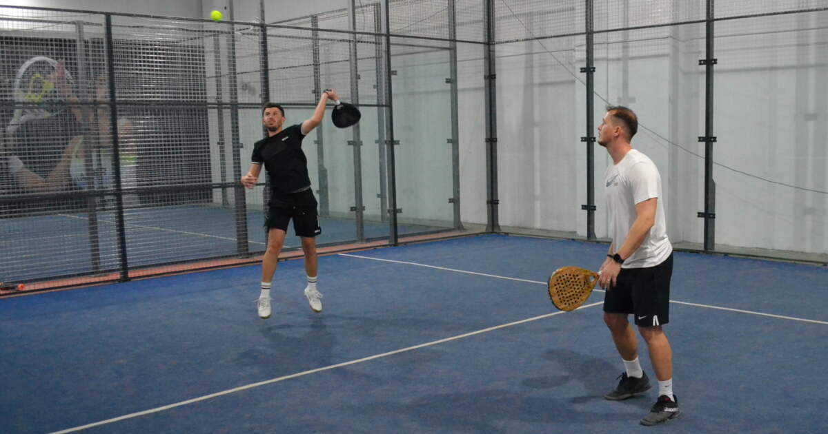 S-a jucat prima etapă a circuitului „Oradea joacă padel”. O legendă a ...