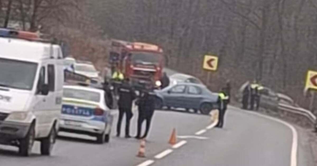 Accident între trei mașini în Pocola: Trei persoane au ajuns la spital ...
