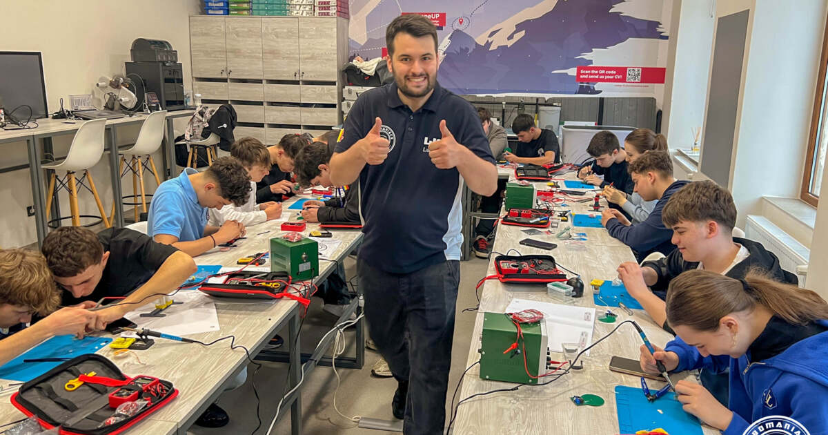 Clubul RoboManiacs se pregătește pentru cea mai mare competiție de ...