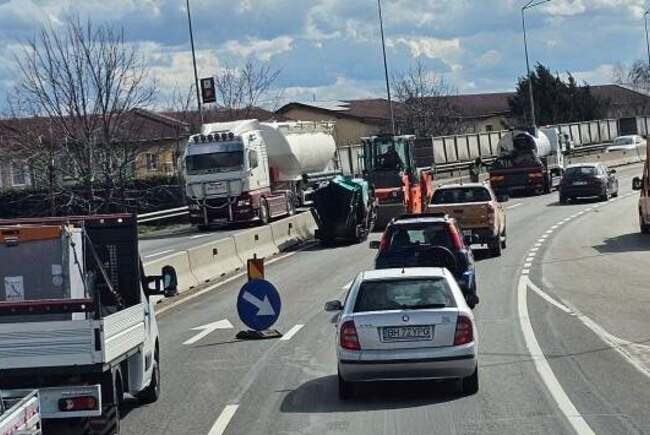 Urmează haosul! Traficul rutier pe pasajul suprateran de la ieșire din Oradea spre Băile Felix ...