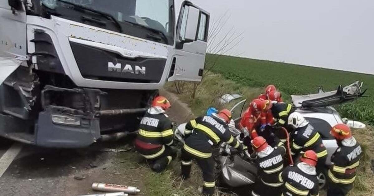 La ceas aniversar. Detașamentul 2 de Pompieri Oradea sărbătorește 31 de ...