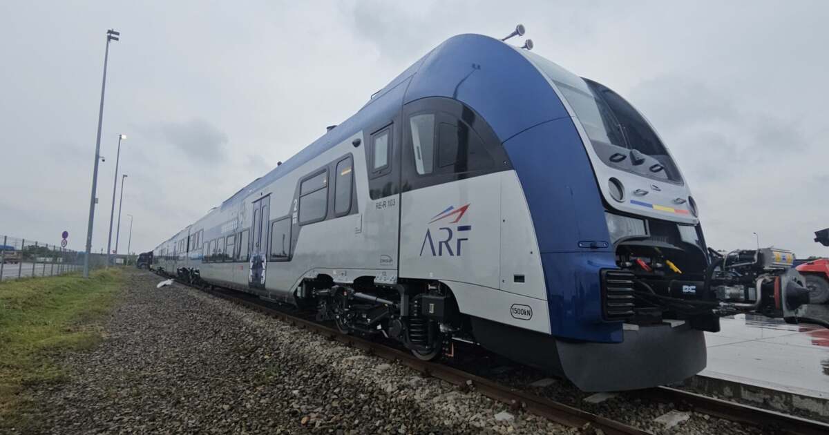 Primul tren electric regional PESA, de 8 milioane de euro, prezentat la ...
