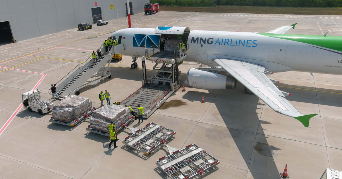 Primul avion cargo a aterizat la Aeroportul Oradea - BIHON