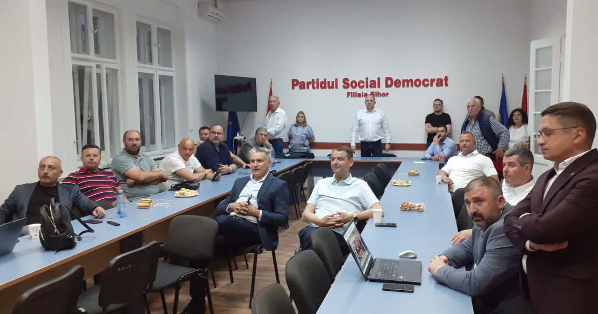 Atmosferă relaxată la sediul PSD Bihor la anunțarea rezultatelor exit ...