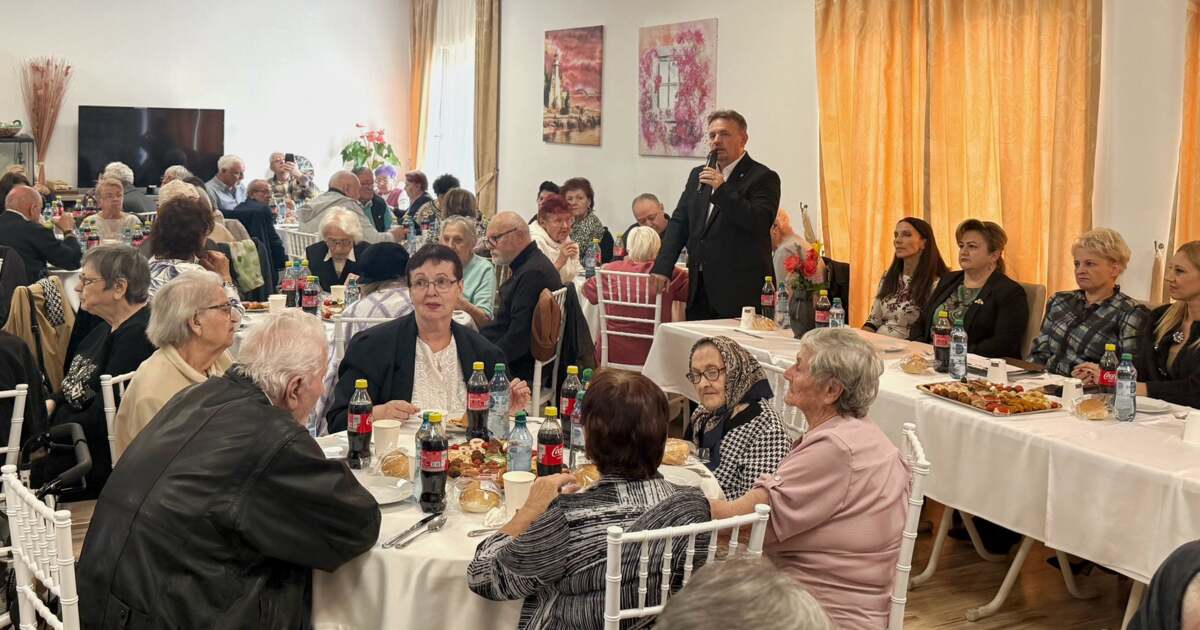 Vârstnicii, sărbătoriți de ziua lor la „Casa Frențiu” - BIHON