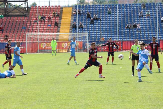 FC Bihor a mai cedat doi jucători. Sâmbătă „roș-albaștrii” joacă primul ...