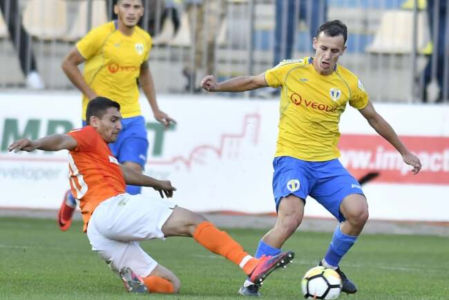 FC Bihor Oradea a adus un mijlocaș ofensiv. A mai lucrat cu Erik Lincar ...