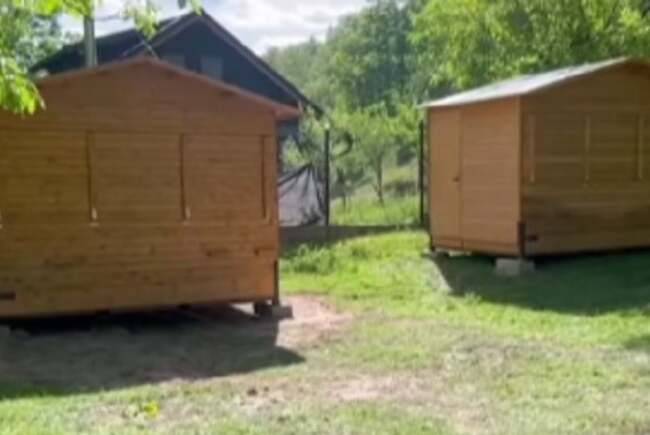 Căsuțe comerciale pentru producătorii locali, instalate în comuna ...